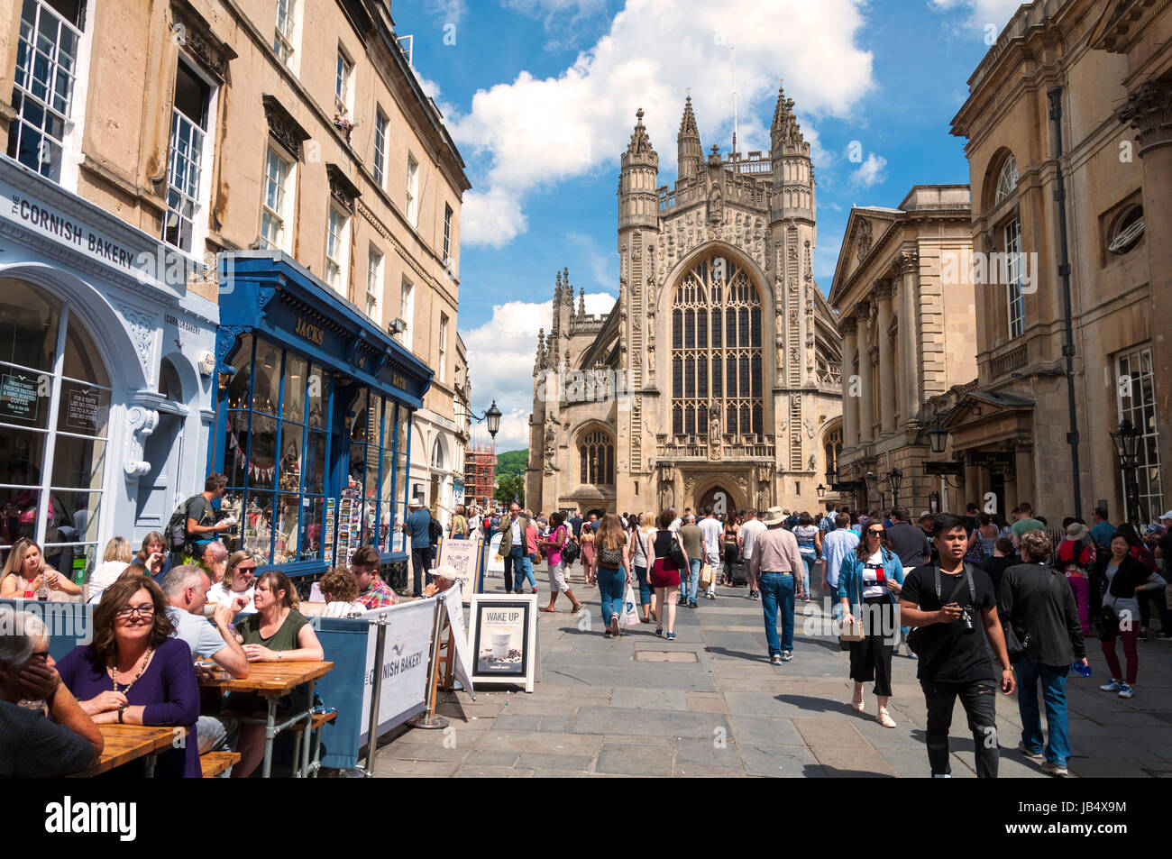 Abbey courtyard hi-res stock photography and images - Alamy