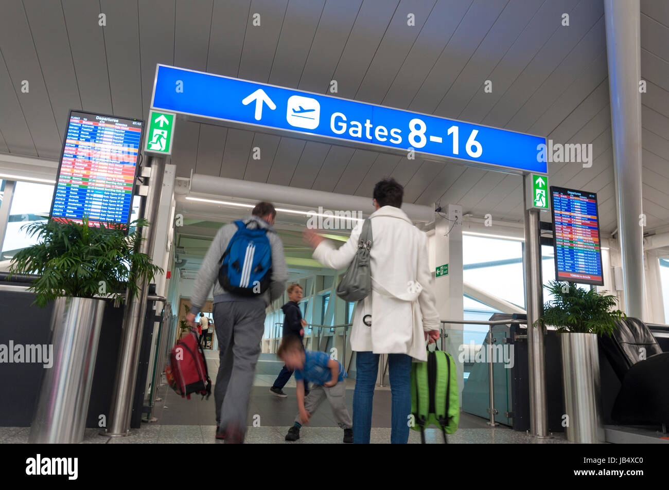 Family and airport gate High Resolution Stock Photography and Images ...