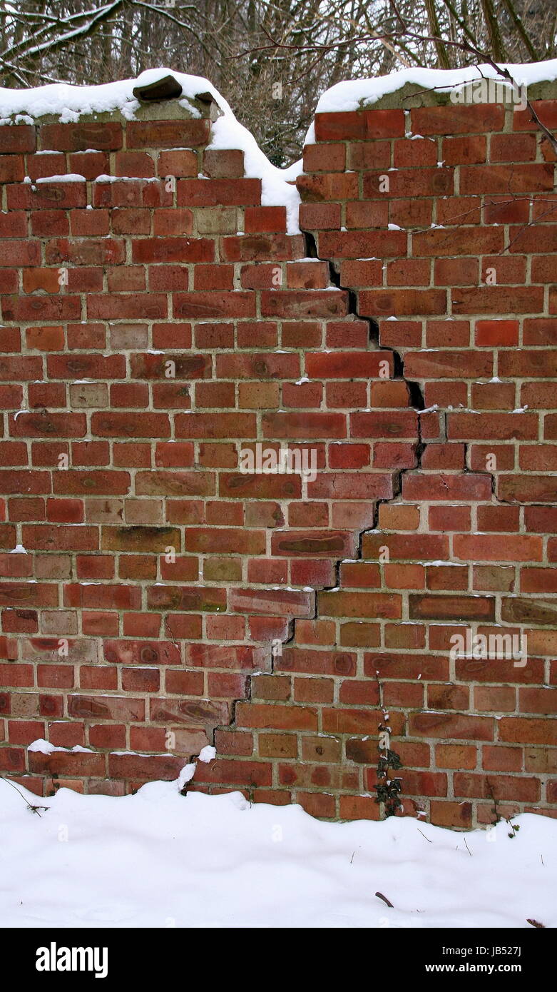 Snow breakage hi-res stock photography and images - Alamy