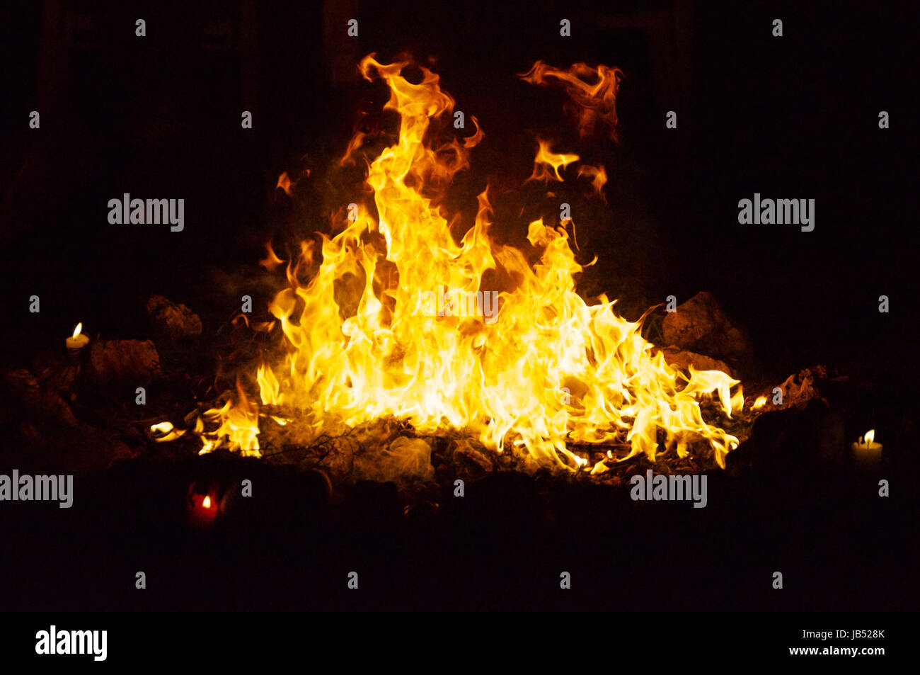Mayan ceremonial fire hi-res stock photography and images - Alamy