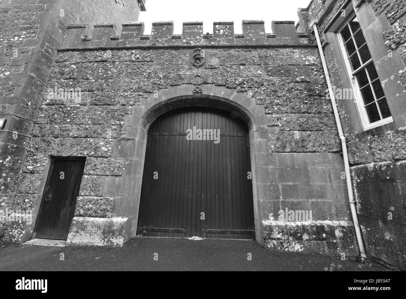 Knappogue castle in Ireland on a dull summers day in June Stock Photo ...