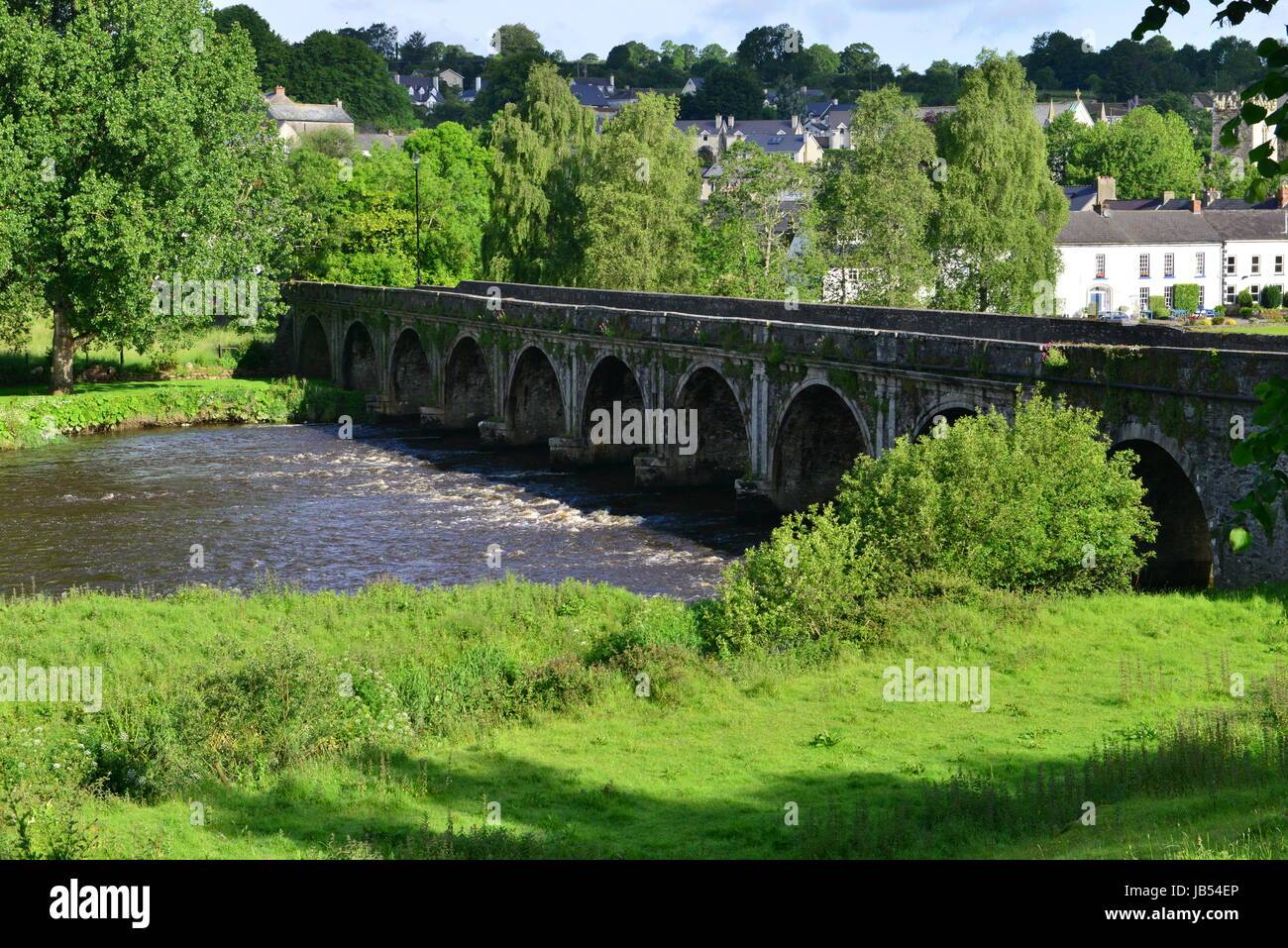 The bridge at the village of Inistioge in Summertime Stock Photo - Alamy