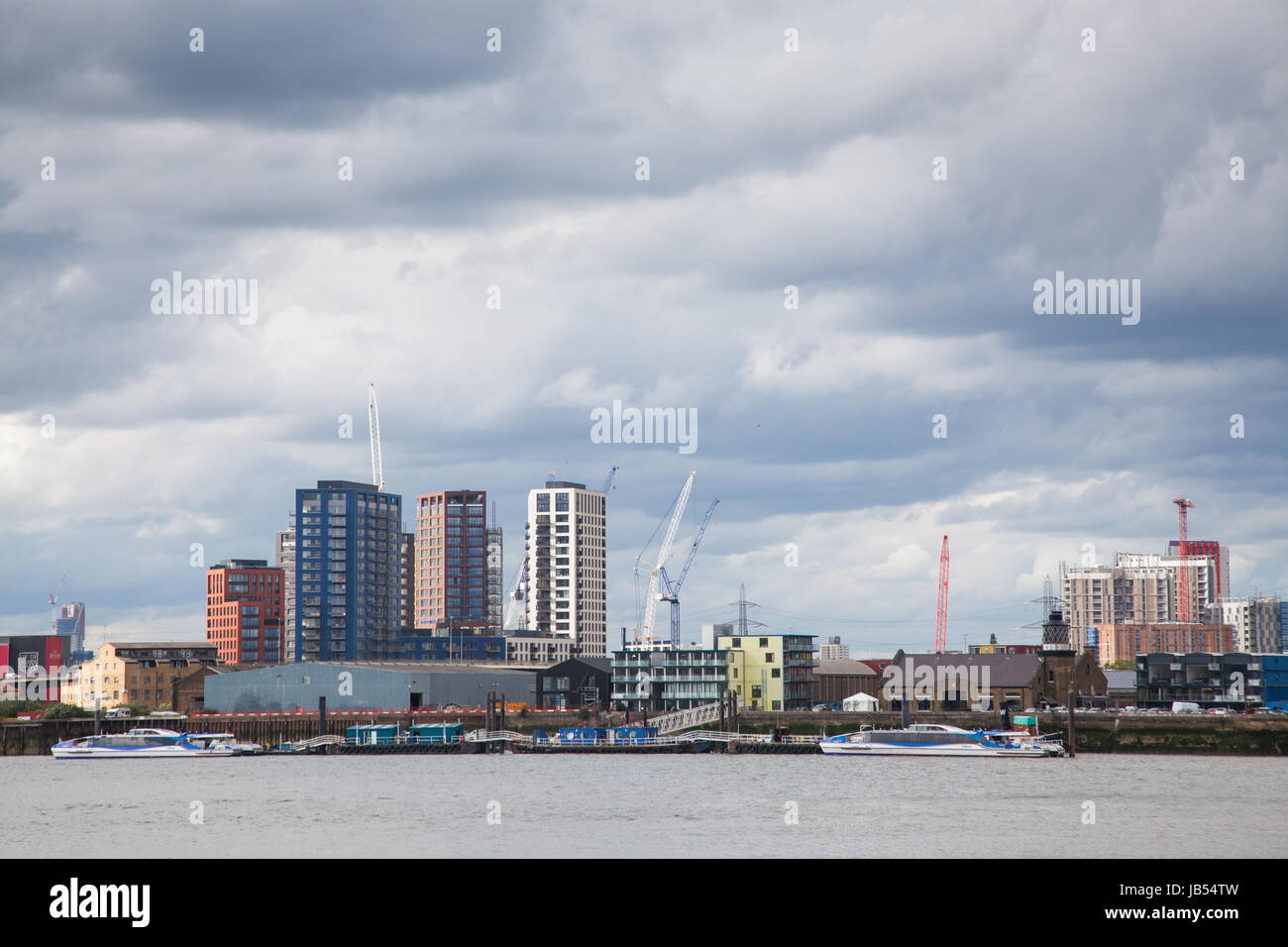 LONDON/UK - MAY 20 : Riverside apartment and business buildings in ...