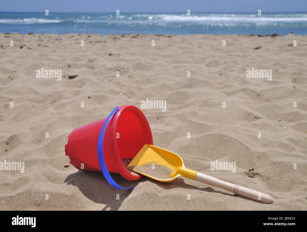 sandstrand, strand, sand, küste, meer, schaufel, eimer, spielzeug ...