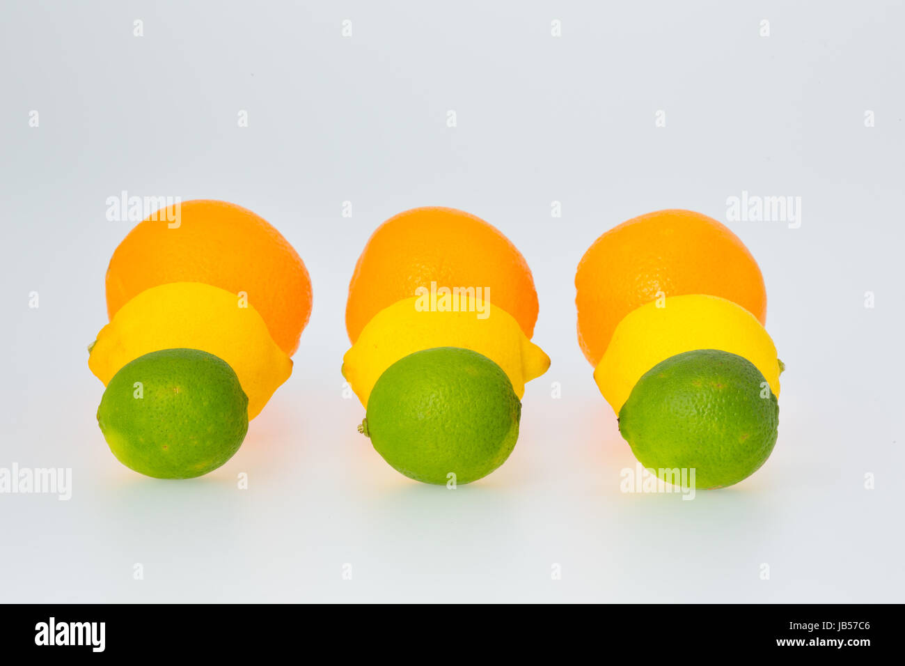 Aligned rows of citrus fruits (lemons, oranges and lime fruits Stock ...