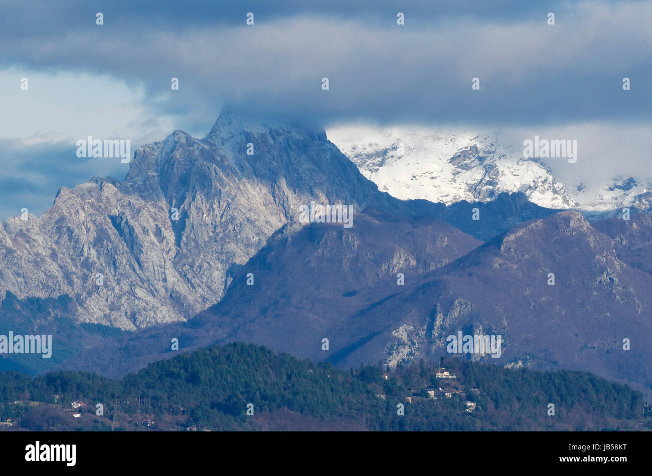 apuan alps in tuscany , italy Stock Photo - Alamy