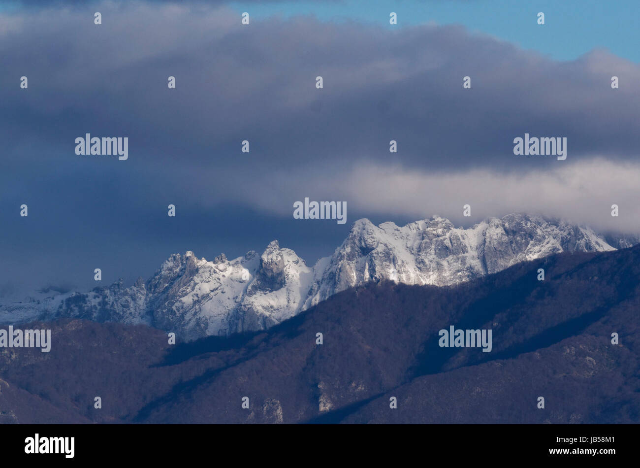 apuan alps in tuscany , italy Stock Photo - Alamy