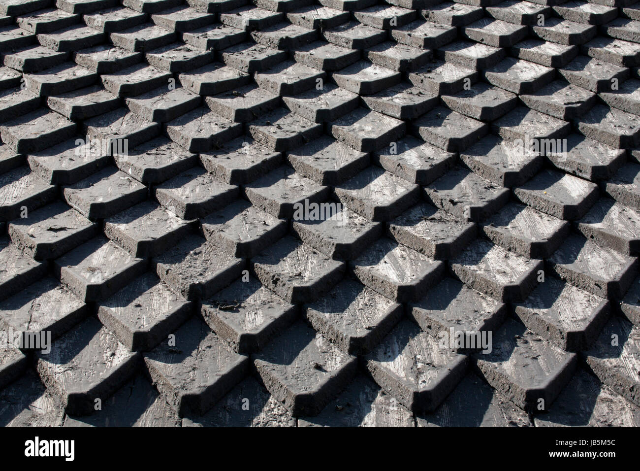 Wooden roof texture. Tarry Stock Photo - Alamy