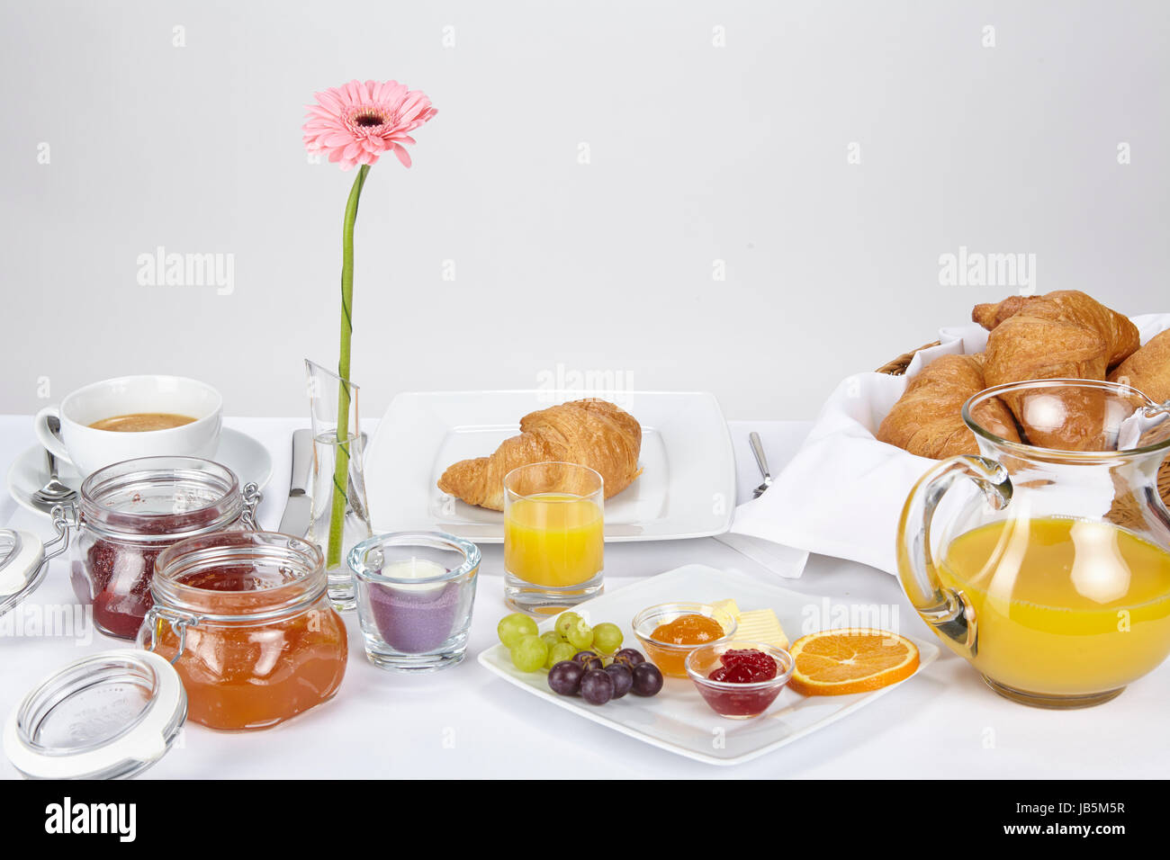 Well laid table hi-res stock photography and images - Alamy