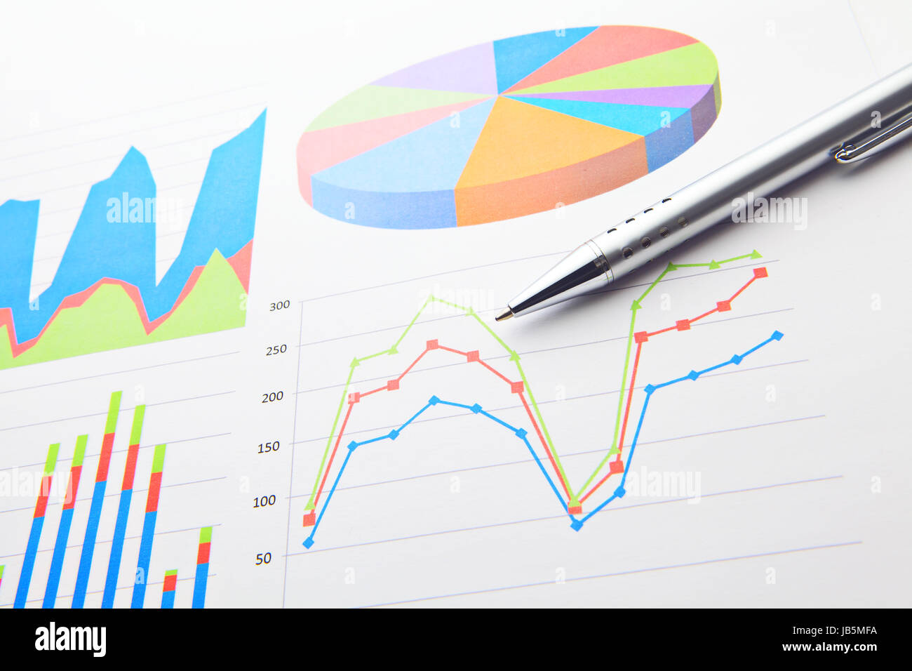 Financial chart and pen Stock Photo - Alamy