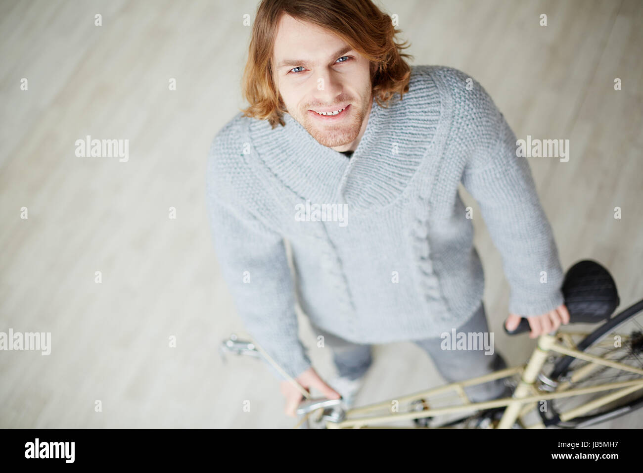 Handsome man with bicycle looking at camera Stock Photo - Alamy