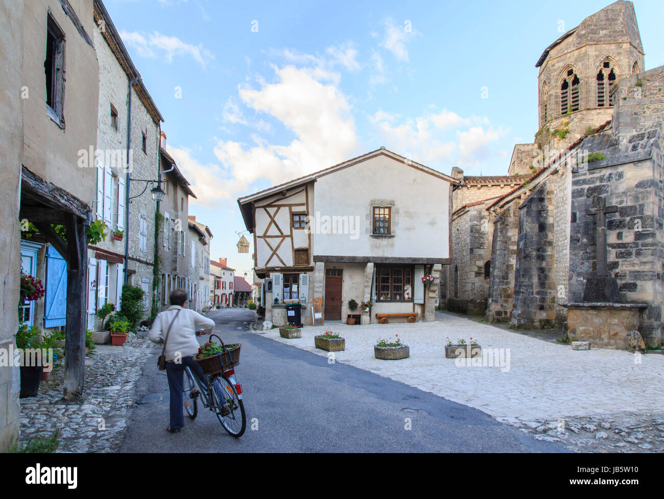 France, Allier (03), Charroux, labellisé Les Plus Beaux Villages de ...