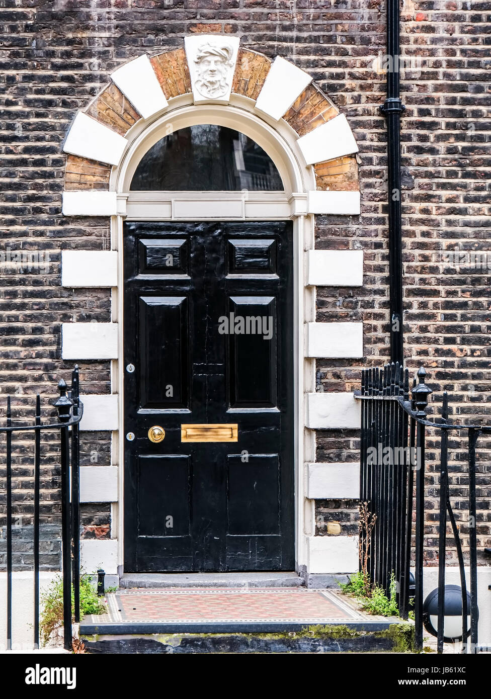 London townhouse door hi-res stock photography and images - Alamy