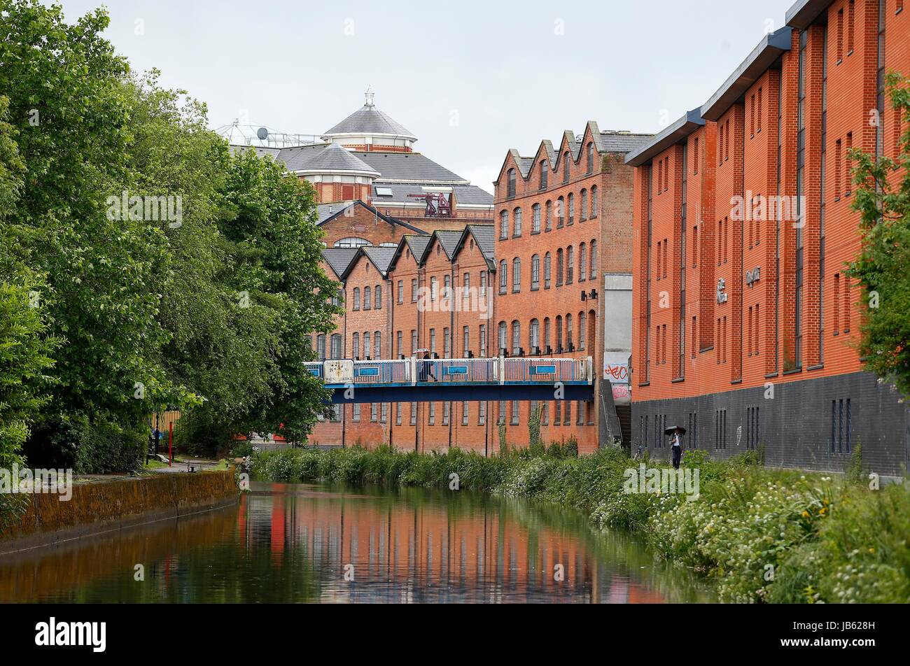 River wey navigations surrey uk hi-res stock photography and images - Alamy