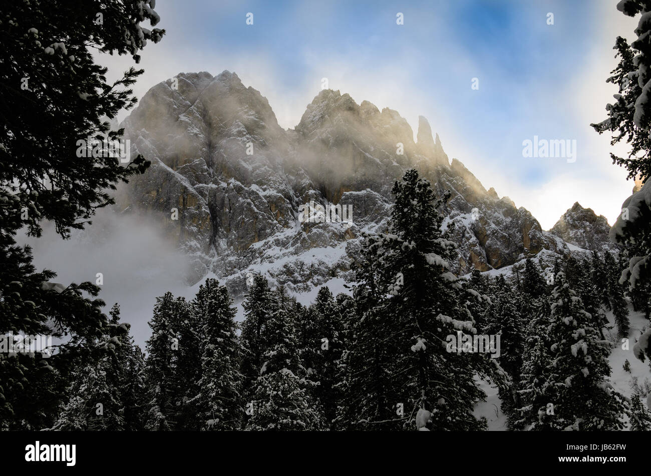 Winter in den dolomiten hi-res stock photography and images - Alamy