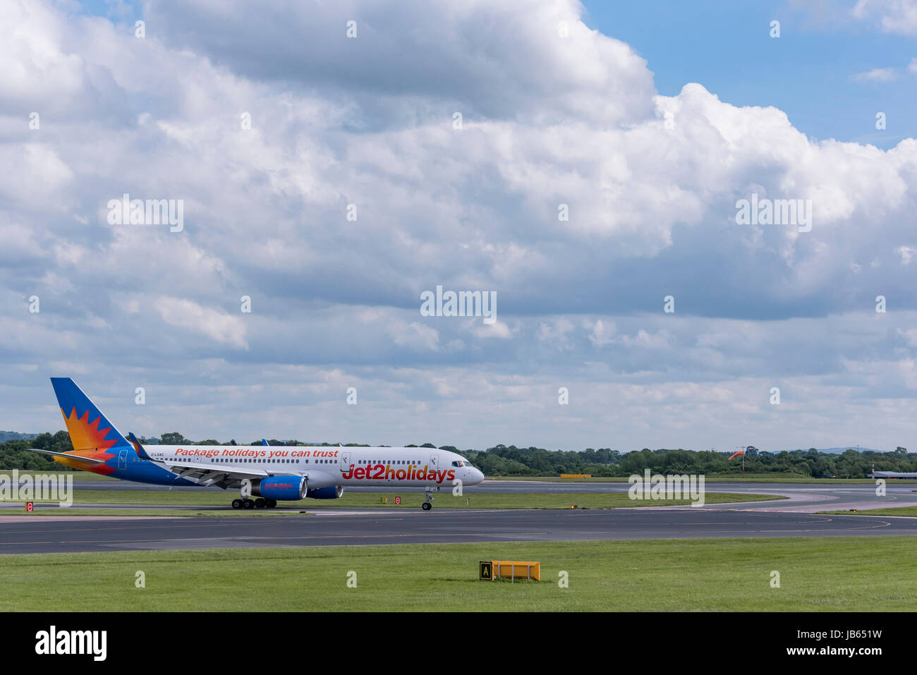 Boeing 757 aircraft jet engine hi-res stock photography and images - Alamy