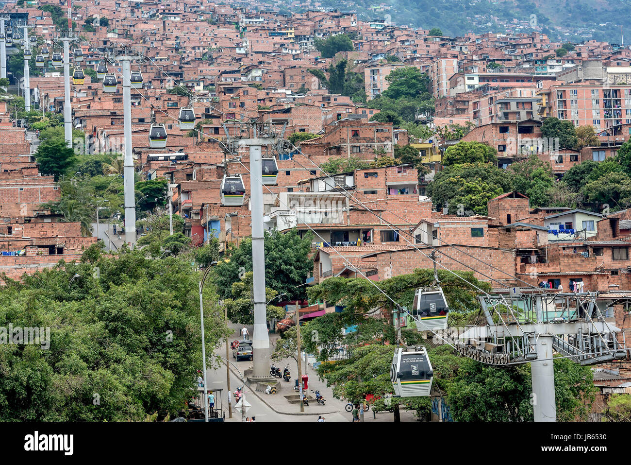 Slums in city medellin colombia hi-res stock photography and images - Alamy