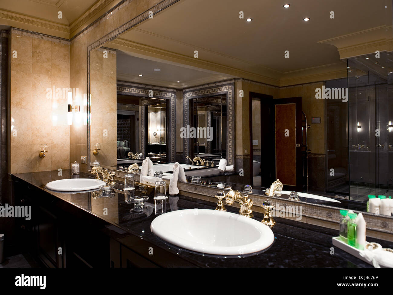 Luxury bathroom interior Stock Photo - Alamy
