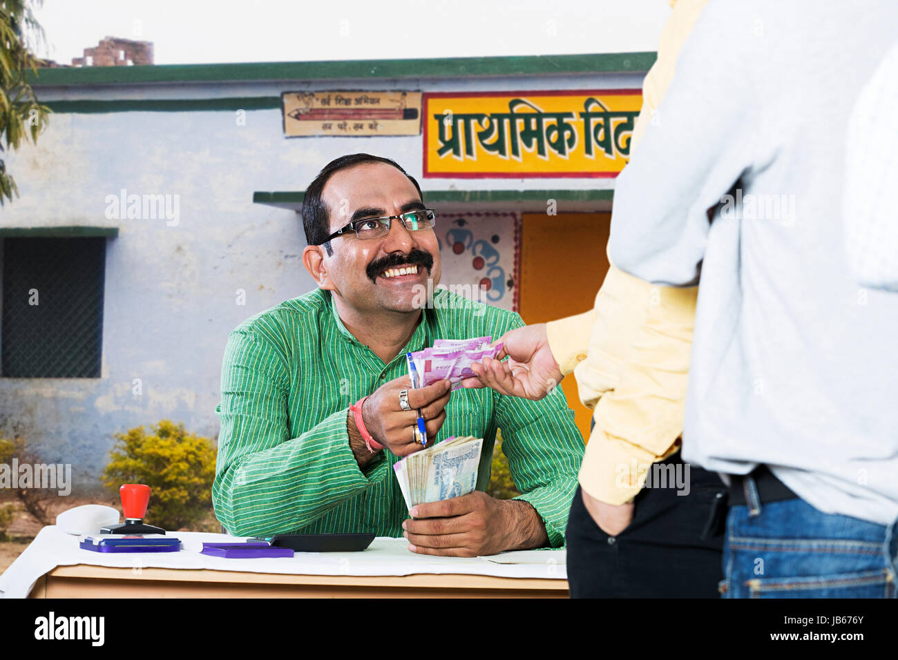 Real salary hi-res stock photography and images - Alamy
