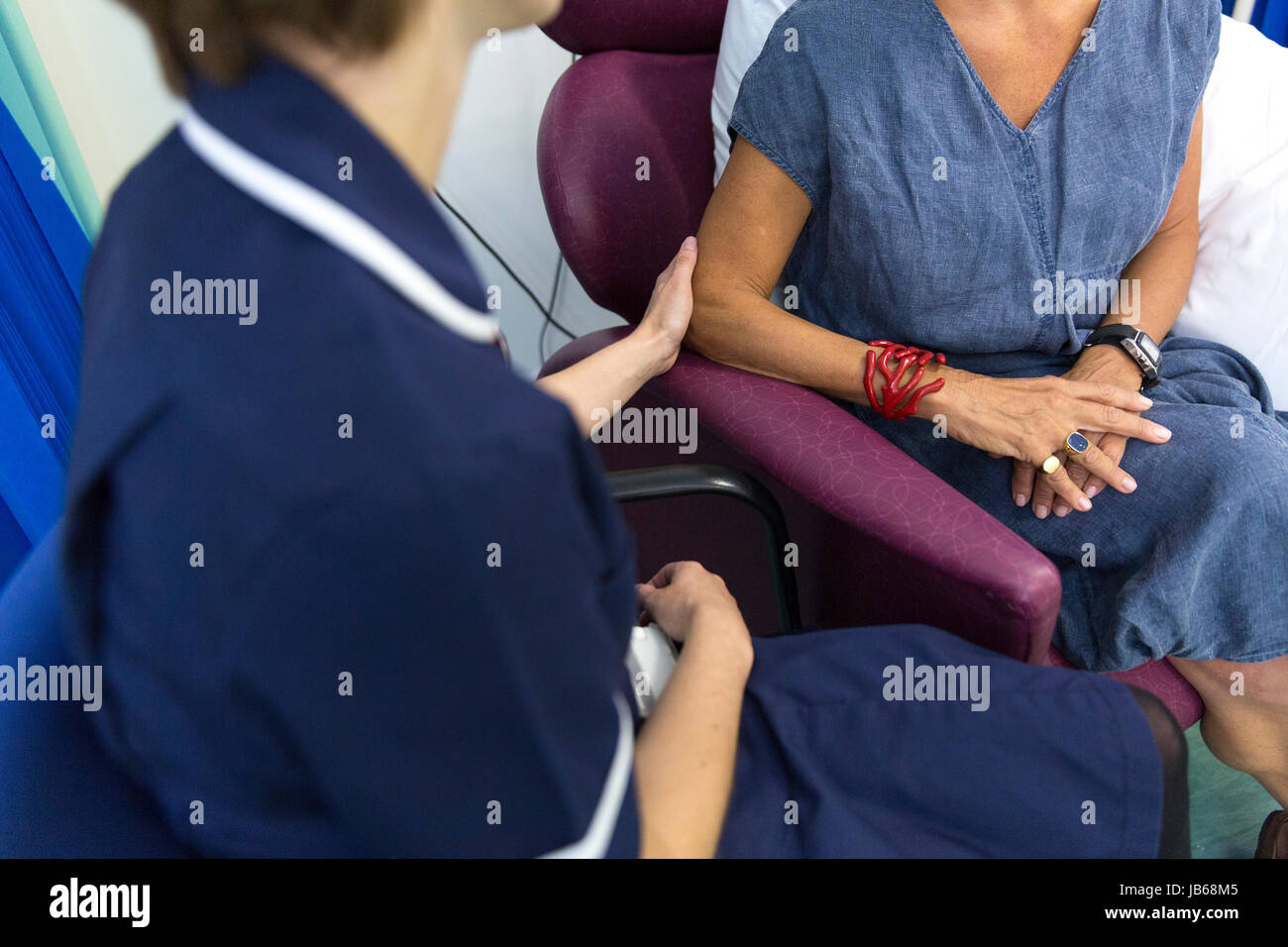 Nurse explain hi-res stock photography and images - Alamy