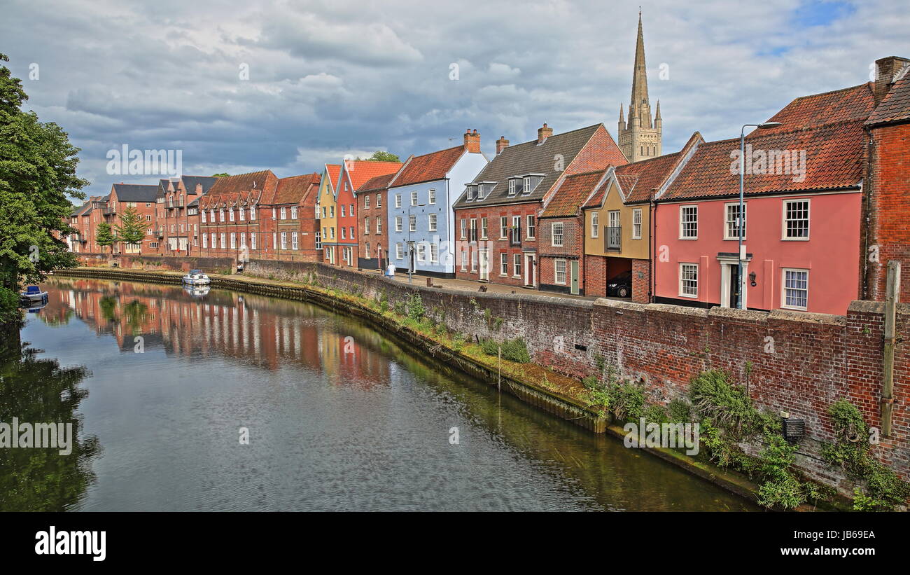The riverside (river Wensum) in Norwich (Norfolk, UK) with colorful ...