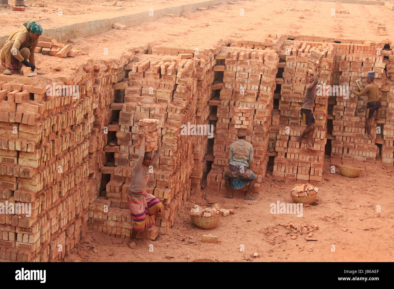 Laborer work at brickfield at Khulna, Bangladesh Stock Photo - Alamy