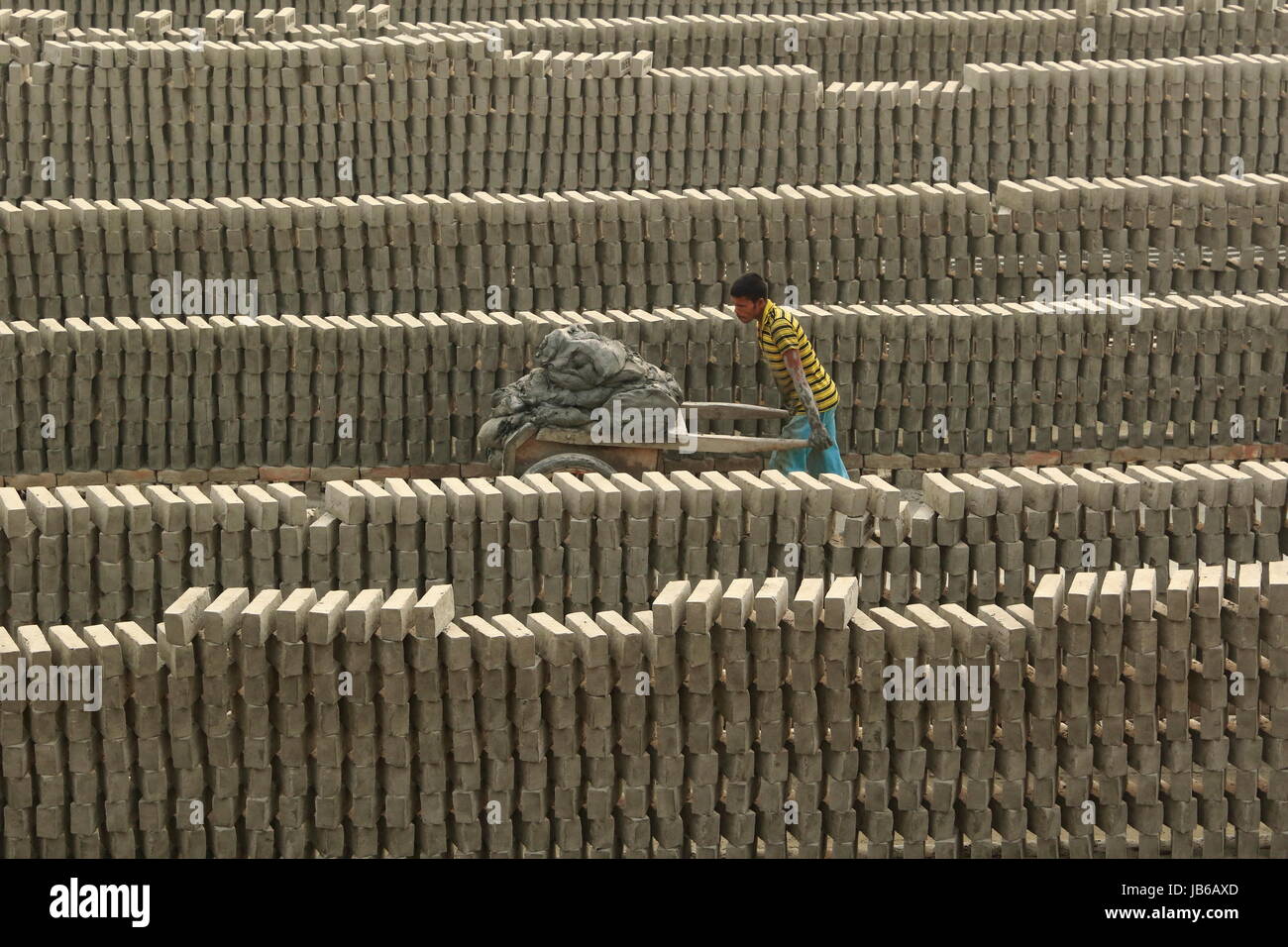 Laborer work at brickfield at Khulna, Bangladesh Stock Photo - Alamy
