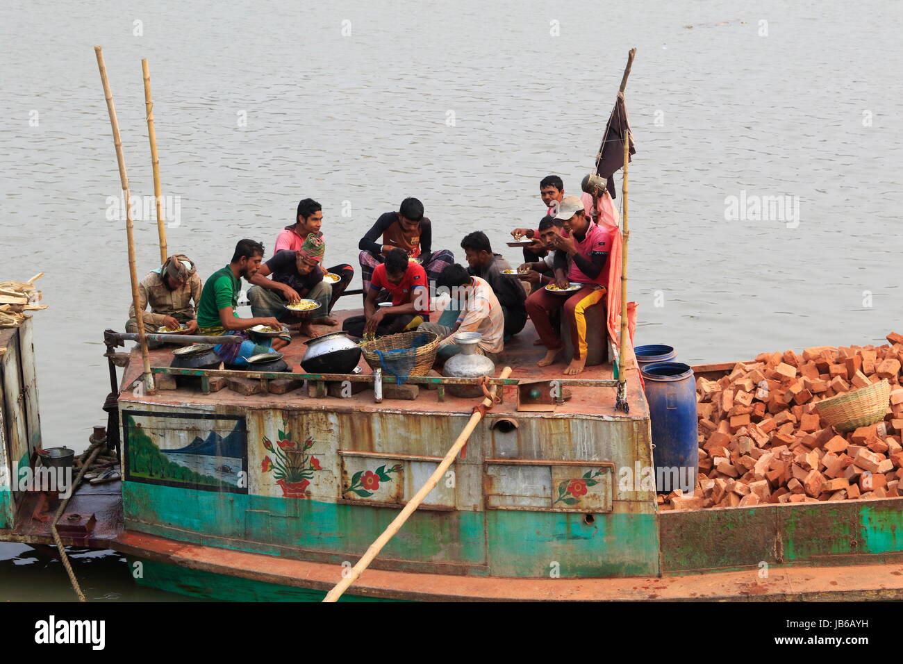 Brickfield workers taking meal. Khulna, Bangladesh Stock Photo - Alamy