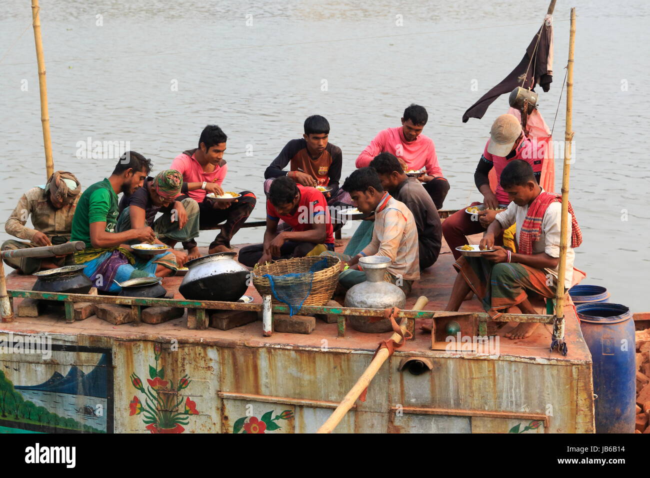 Brickfield workers taking meal. Khulna, Bangladesh Stock Photo - Alamy