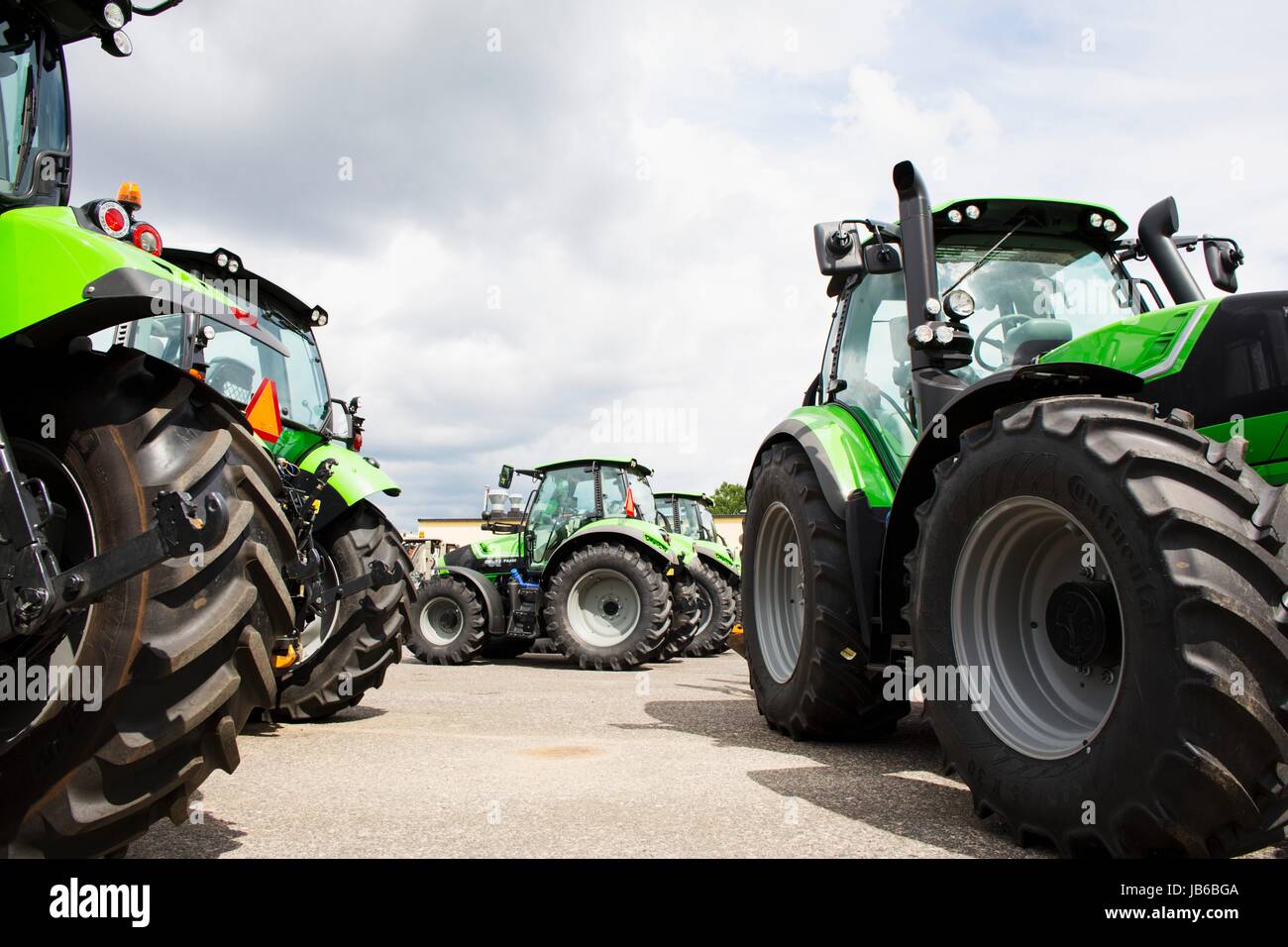 Parked tractors hi-res stock photography and images - Alamy