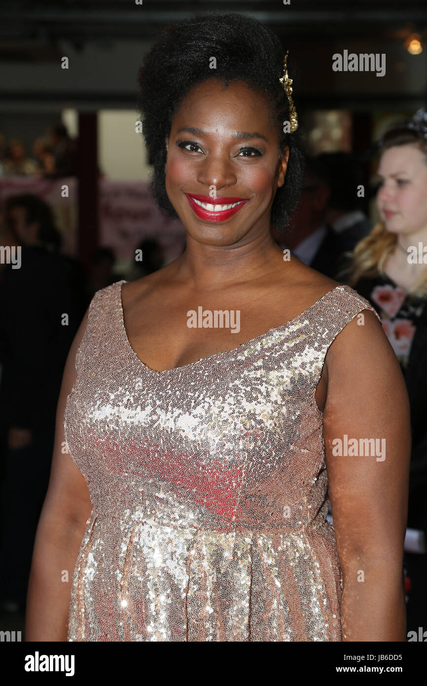 Stars and celebrities arrive for Park Theatre’s VIP 1950s-themed 4th ...