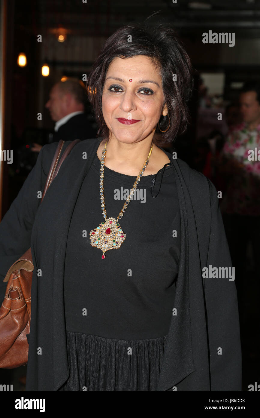 Stars and celebrities arrive for Park Theatre’s VIP 1950s-themed 4th ...