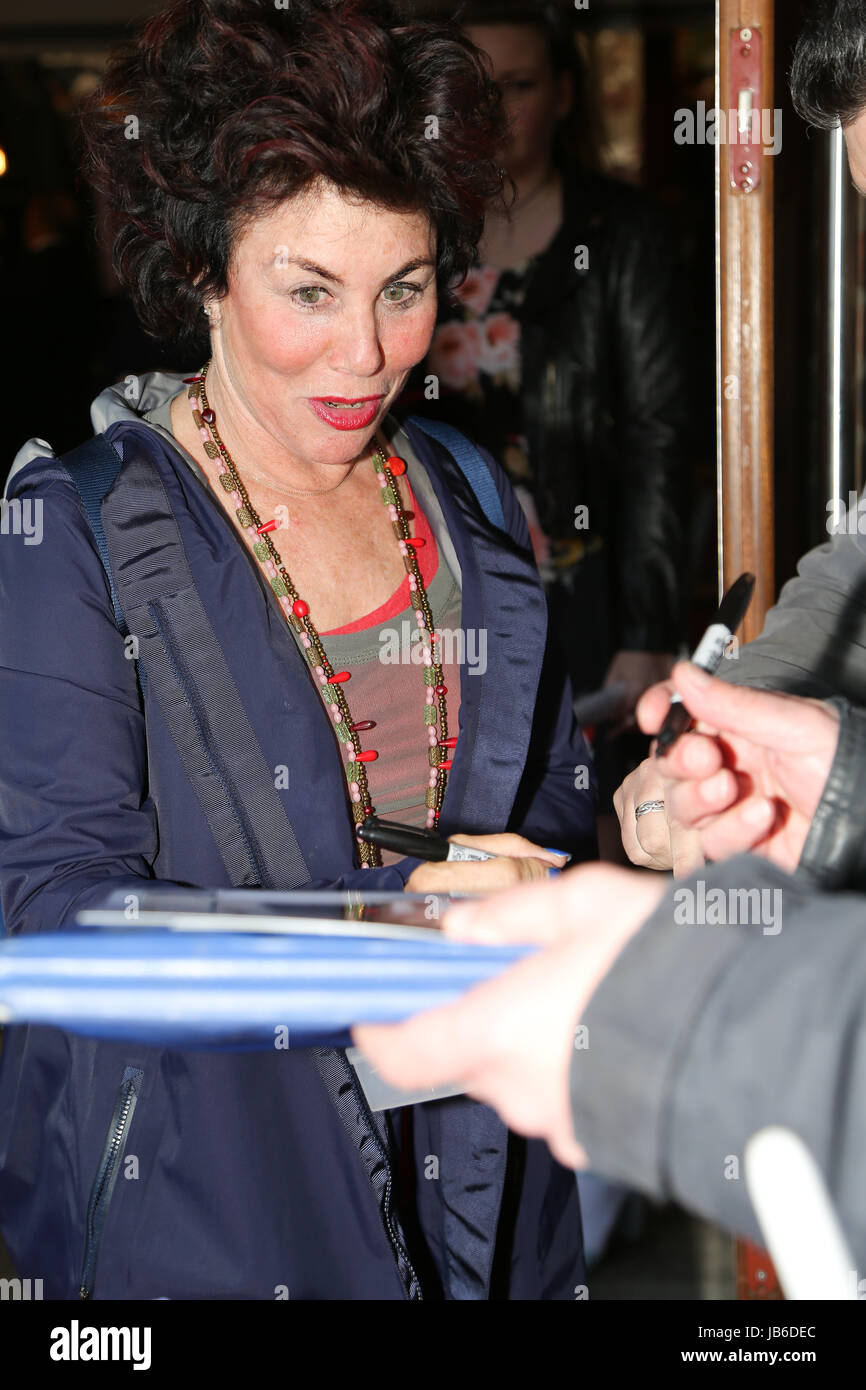 Stars and celebrities arrive for Park Theatre’s VIP 1950s-themed 4th ...