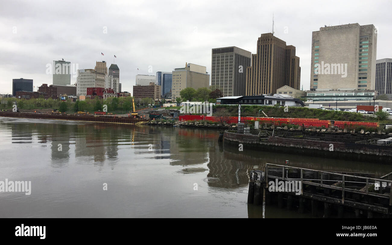 Cloudy skies cover Newark and the waterfront Stock Photo - Alamy