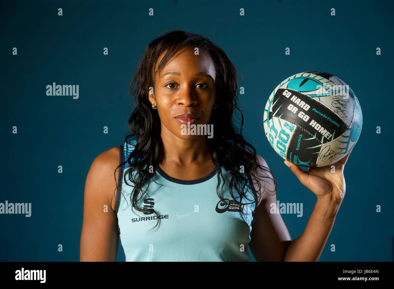 English netball hi-res stock photography and images - Alamy