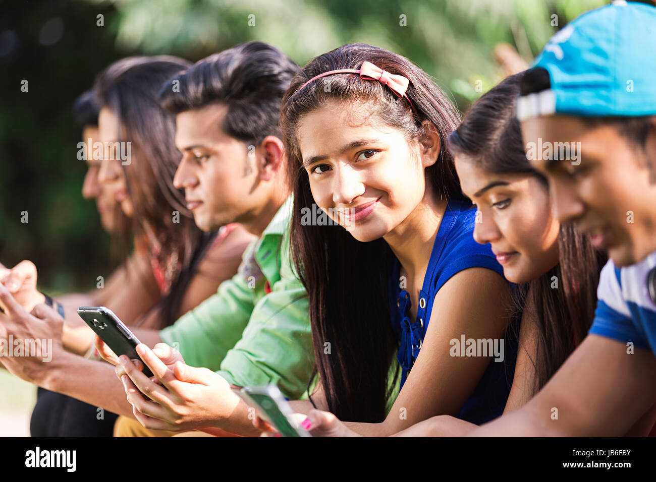Chat college hi-res stock photography and images - Alamy