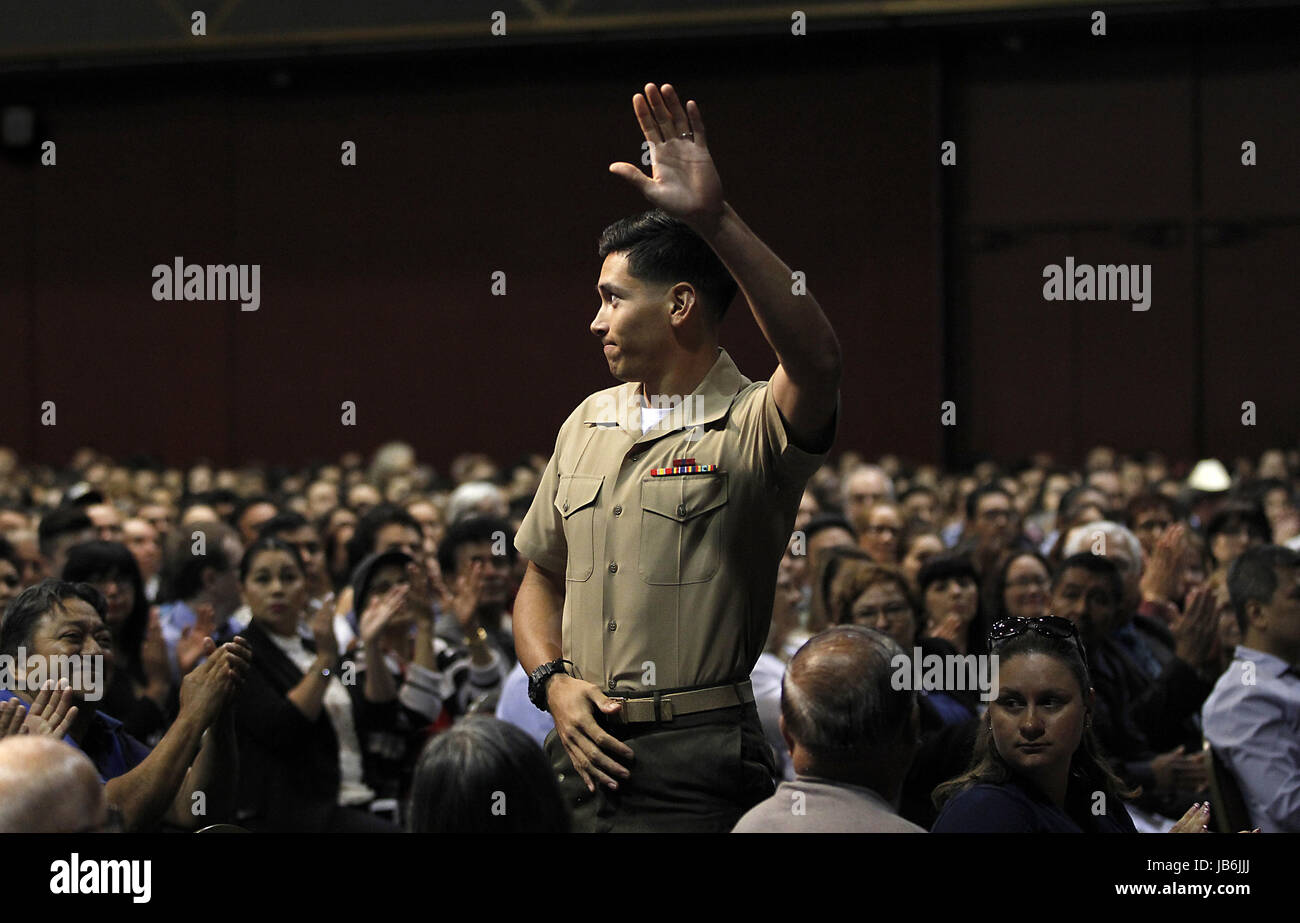 Swearing in ceremony u s citizens hi-res stock photography and images ...