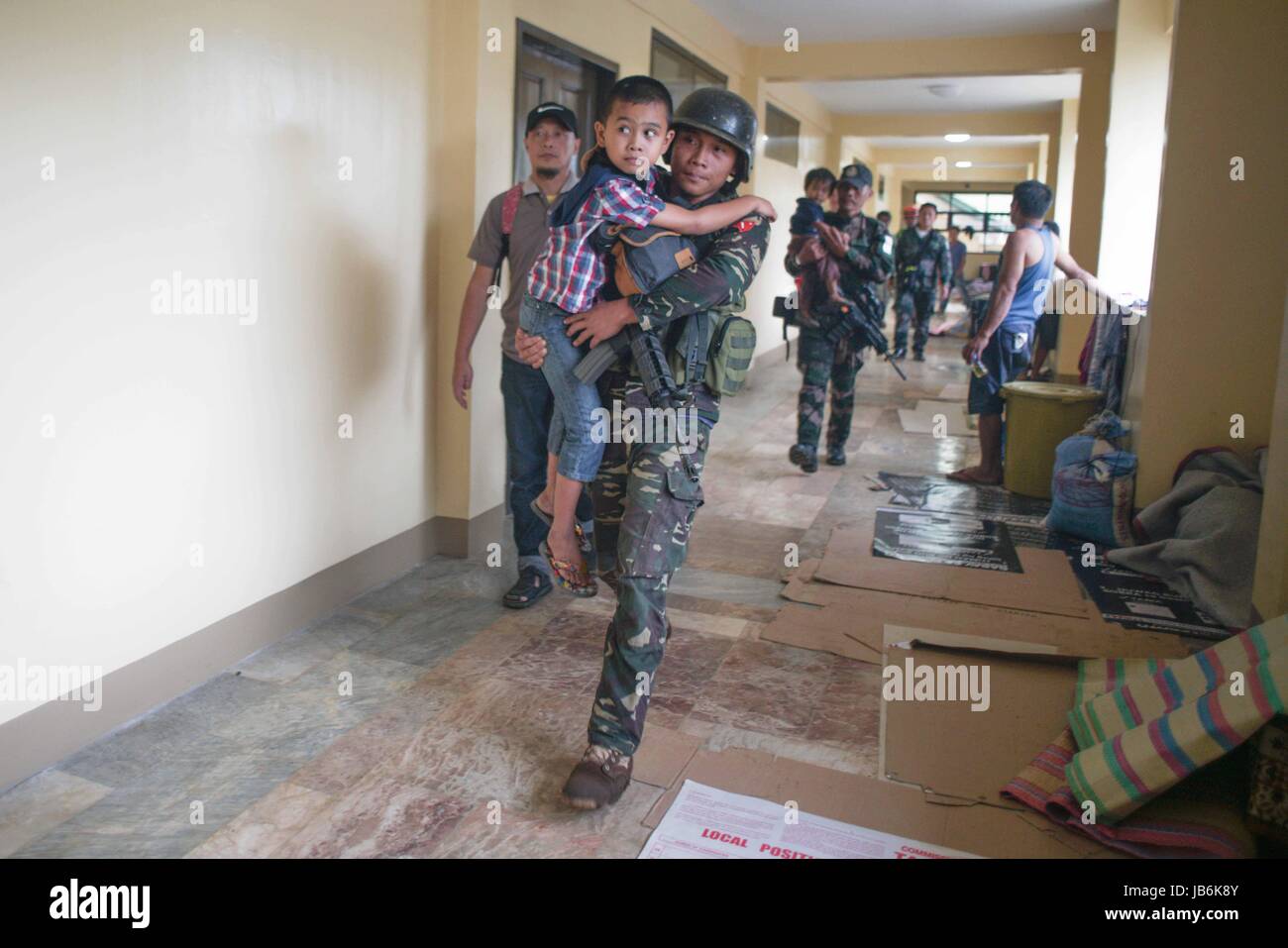 Marawi, Philippines. 31st May, 2017. A Filipino soldier carries a boy ...