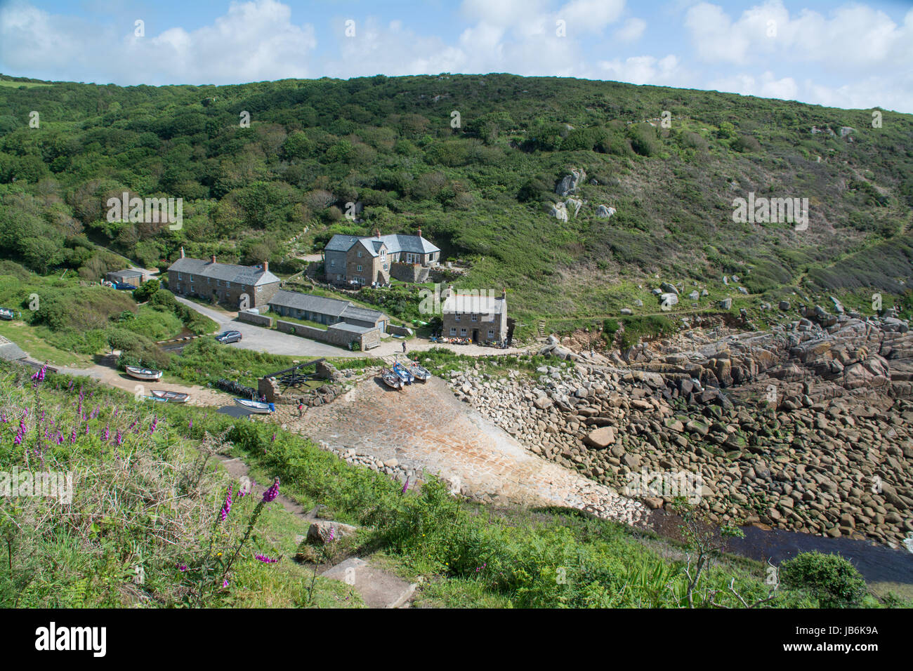 Treen and Penberth, Cornwall, UK. 9th June 2017. UK Weather. A hot and ...