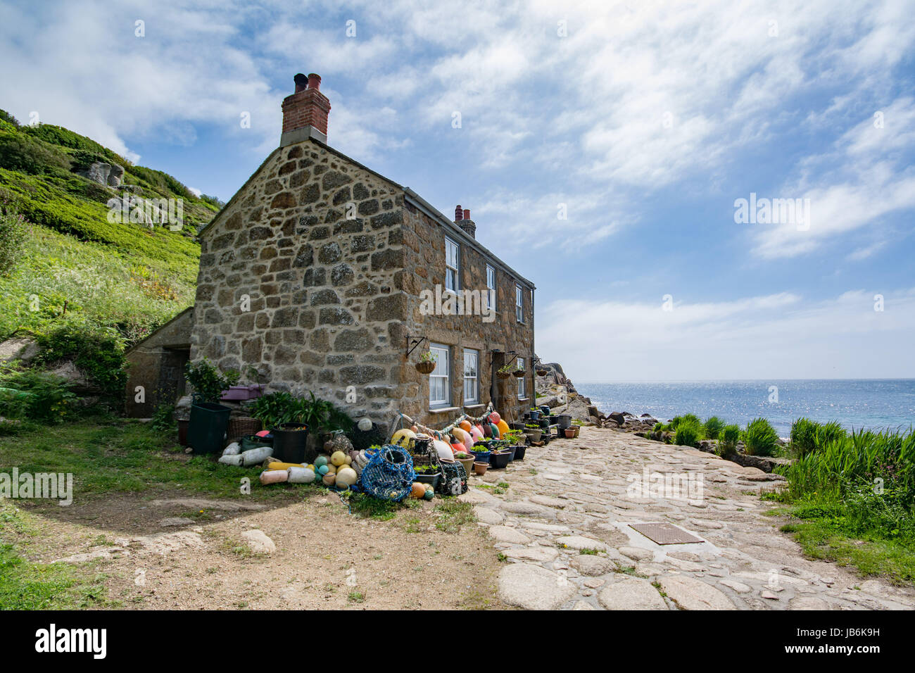 Treen and Penberth, Cornwall, UK. 9th June 2017. UK Weather. A hot and ...