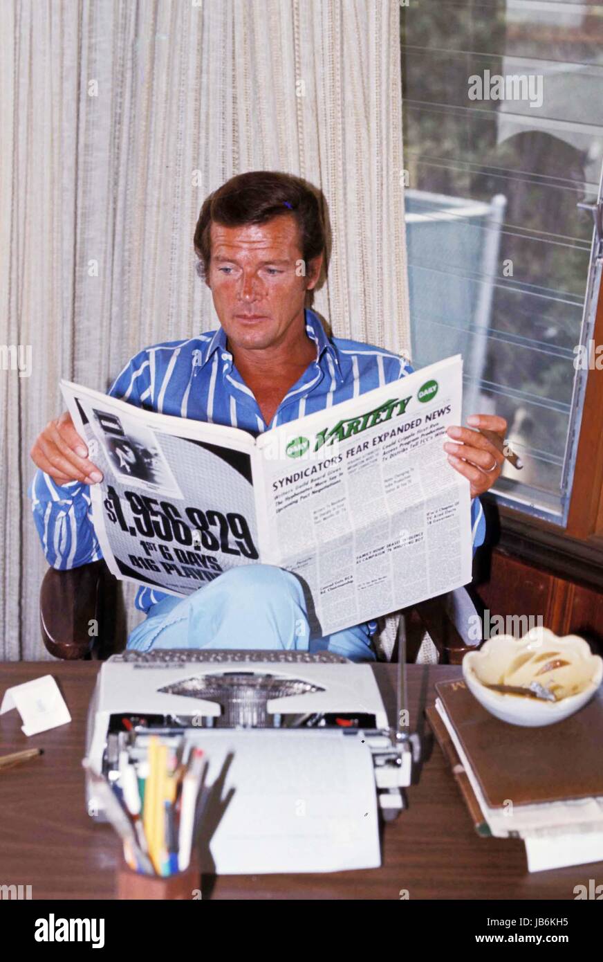 File Photo. 23rd May, 2017. Actor Sir ROGER MOORE, best known for ...