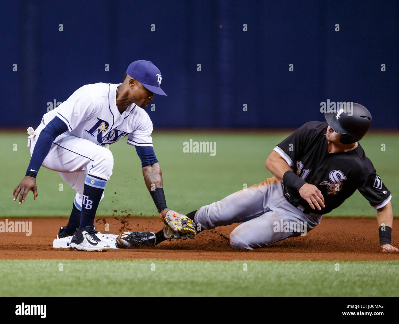 June 08, 2017 - Chicago White Sox center fielder Adam Engel (41) gets ...