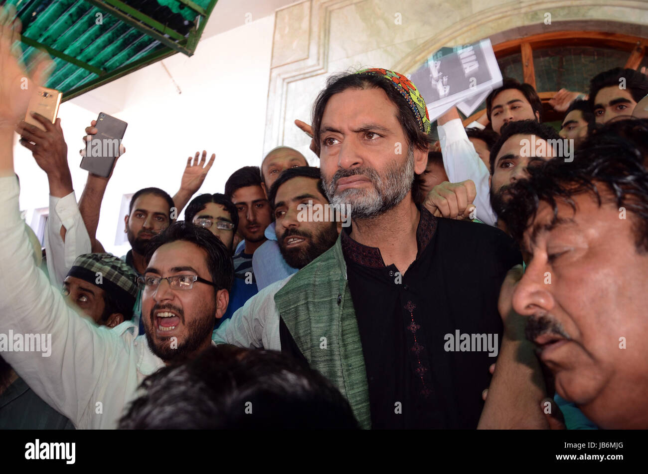 Srinagar, Kashmir. 9th Jun, 2017. Chairman of the Jammu Kashmir ...