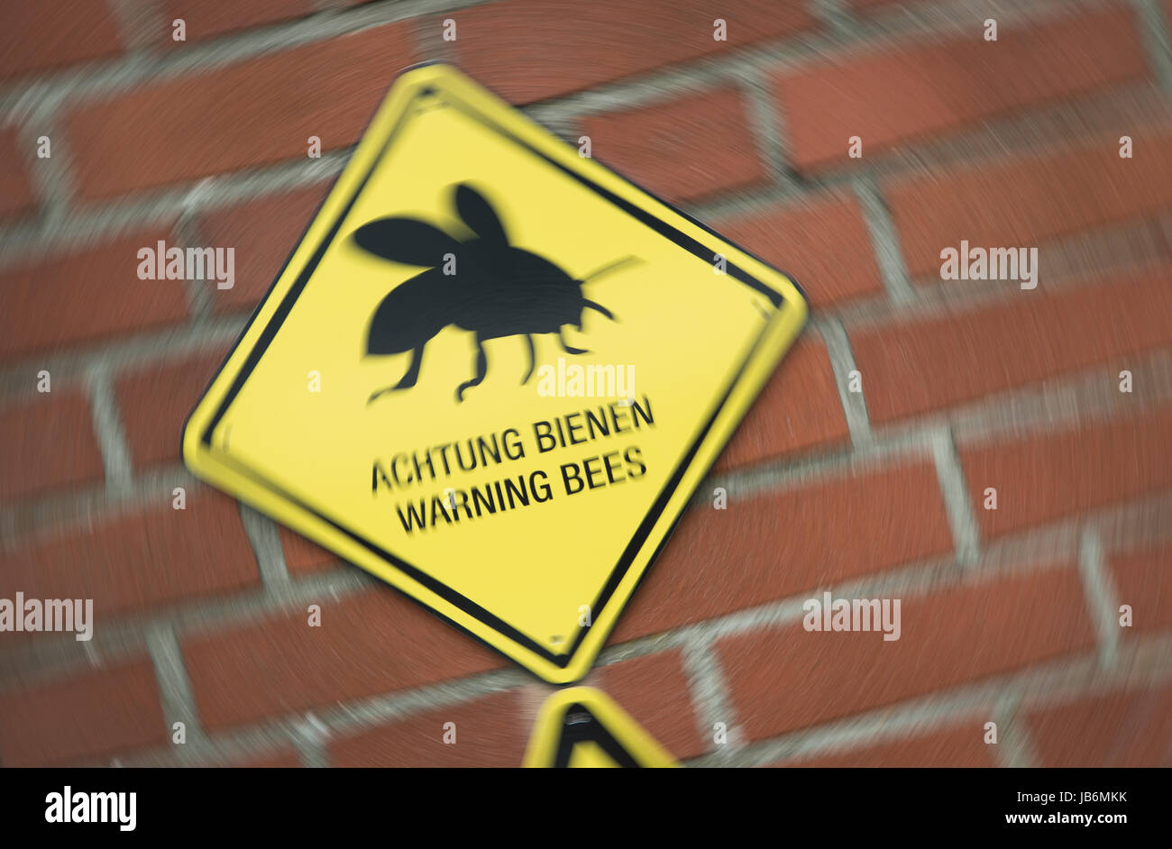 Warning sign bees hi-res stock photography and images - Alamy
