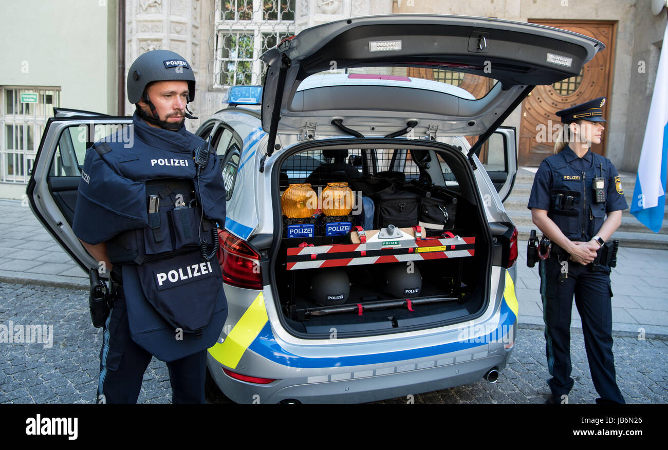Two members of the German police present the new protective gear of the ...