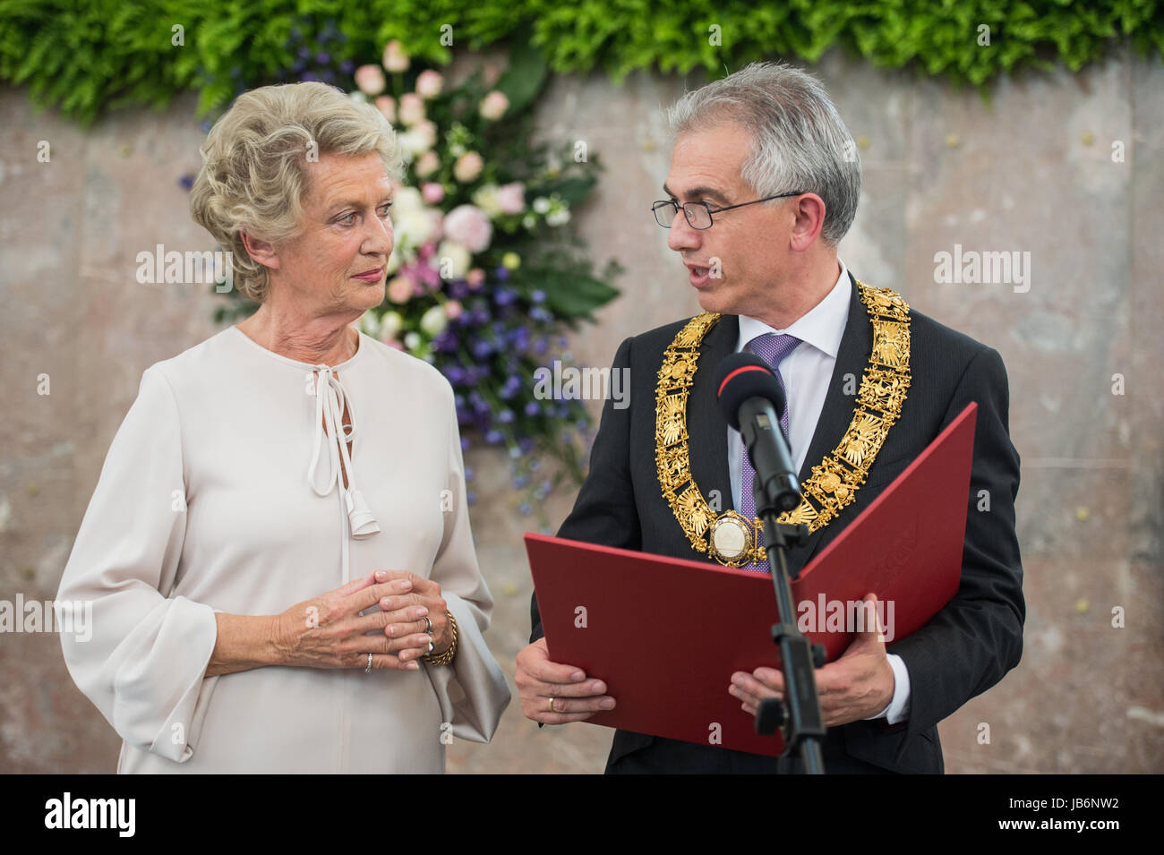 Mayor of Frankfurt am Main, Peter Feldmann (SPD), and former mayor ...