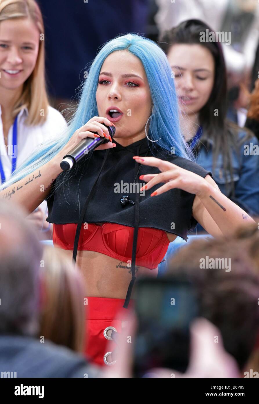 New York, NY, USA. 9th June, 2017. Halsey on stage for NBC Today Show ...