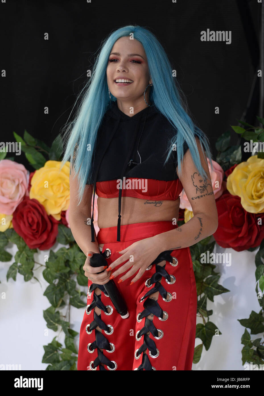 Halsey singer hi-res stock photography and images - Alamy
