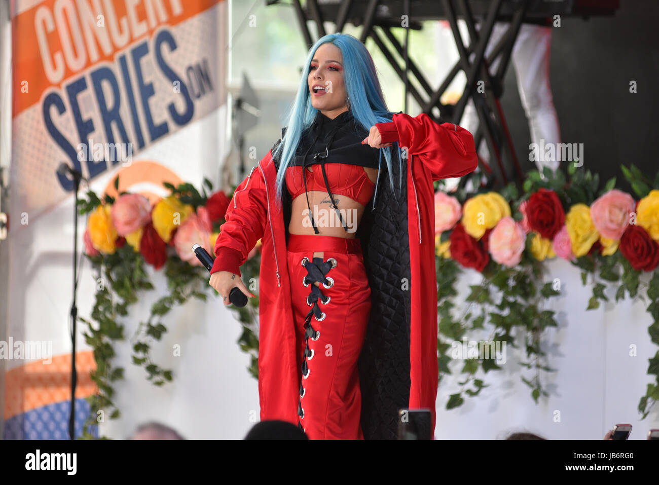 Halsey singer hi-res stock photography and images - Alamy