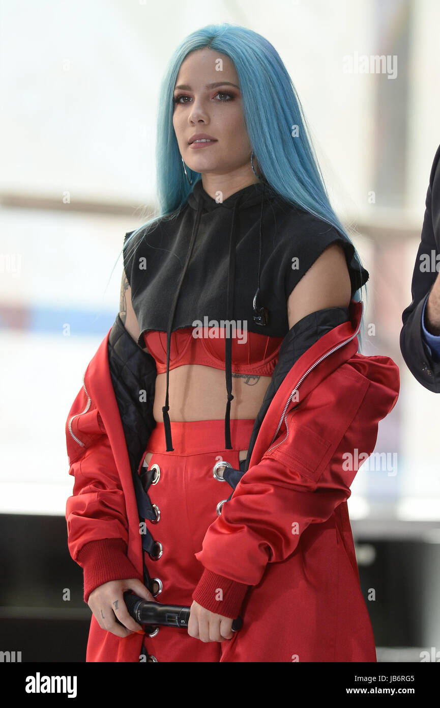 Halsey singer hi-res stock photography and images - Alamy